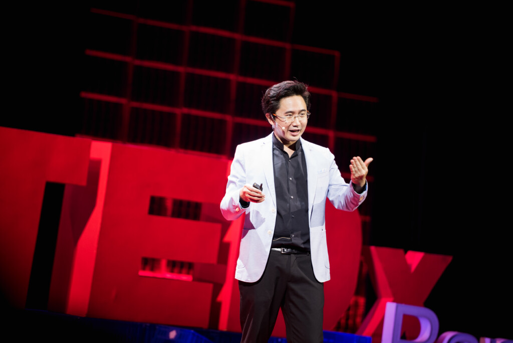 คืนความเป็นมนุษย์ด้วยเทคโนโลยีทางสมอง • ยศชนัน วงศ์สวัสดิ์ • TEDxBangkok